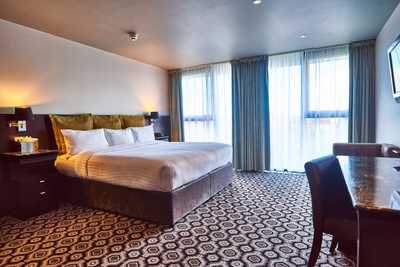 V Studio | The Vincent Hotel